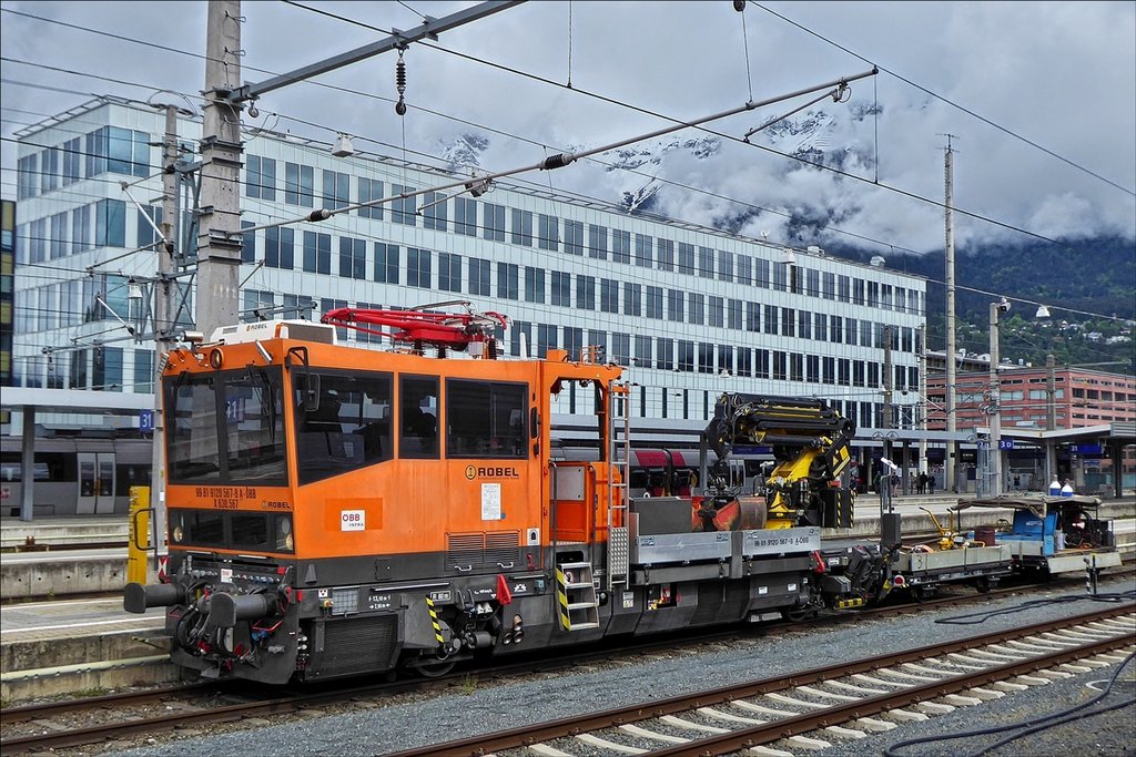 Im Bahnhof Innsbruck stand am 22.05.2019, dieser Robel (99 81 9120 567 ...